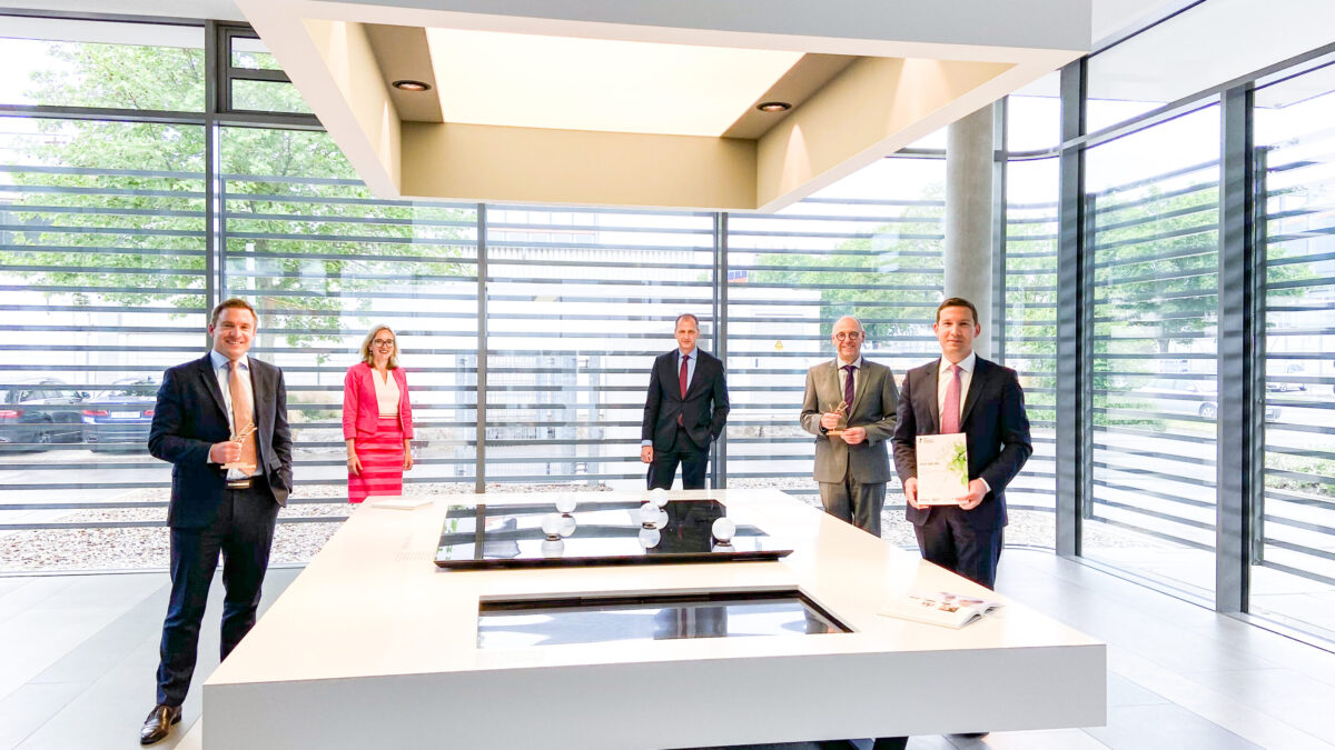 Uzin Utz Group mit „Axia Best Managed Companies Award 2020 ...